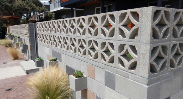 15 Inspirasi Desain Pagar Roster Minimalis Modern yang Cantik dan Estetik