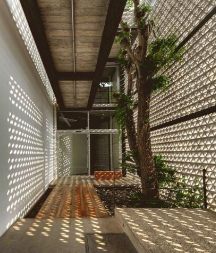 15 Inspirasi Desain Pagar Roster Minimalis Modern yang Cantik dan Estetik